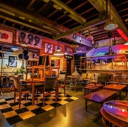 Top floor coming together today! – Pool Bank Interiors