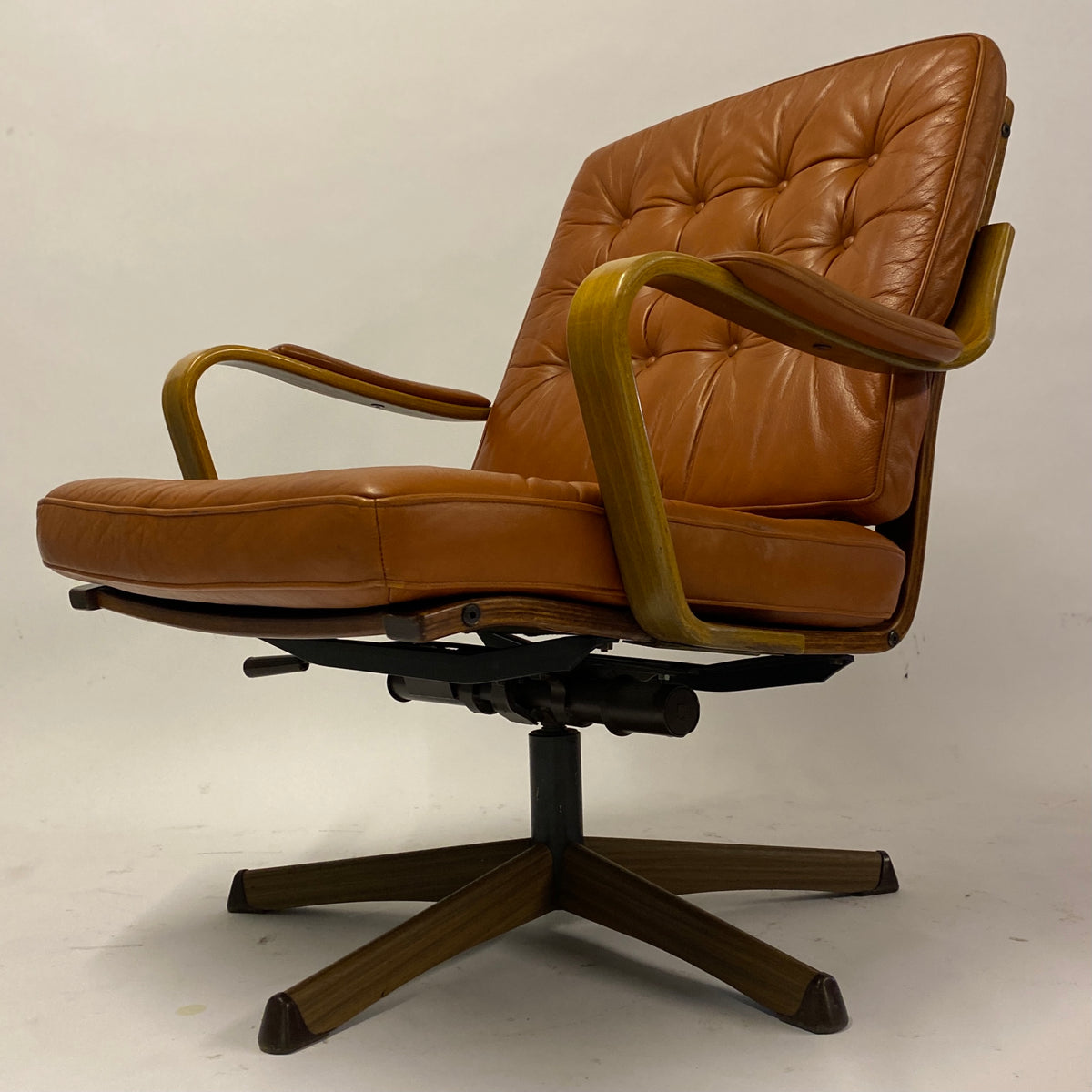 Mid Century Furniture – Pool Bank Interiors