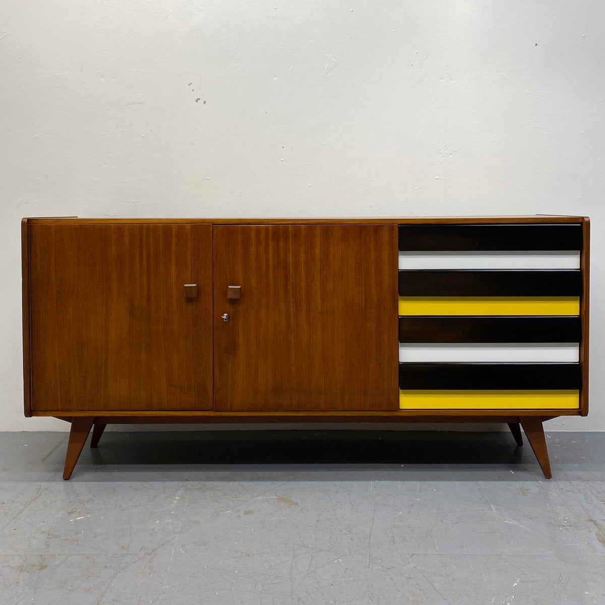 Storage & Cabinets – Pool Bank Interiors