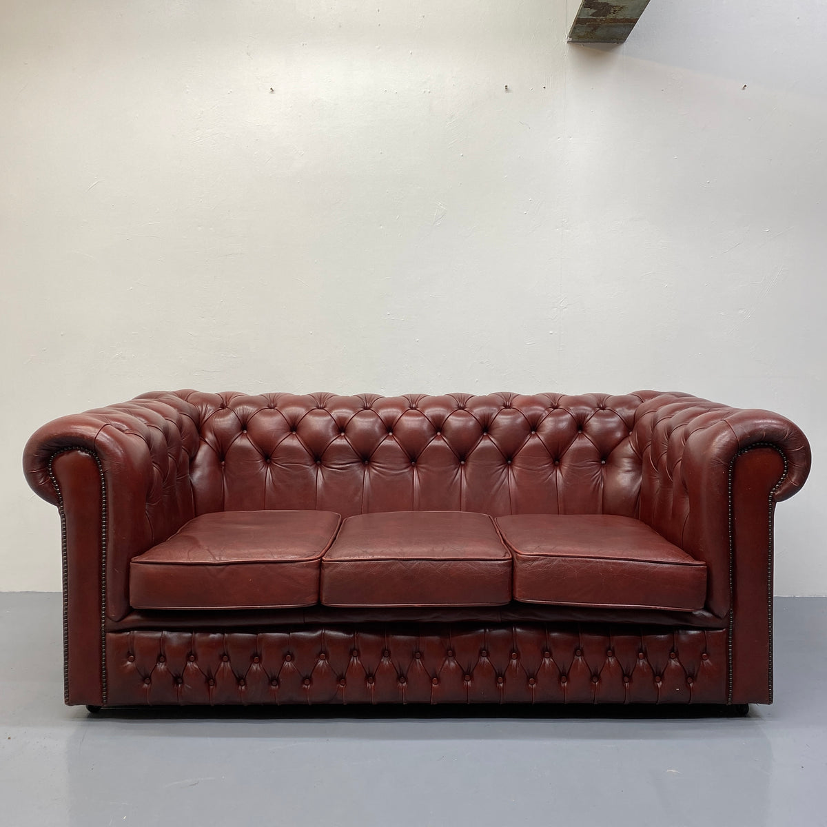 Vintage Chesterfield Maroon – Pool Bank Interiors